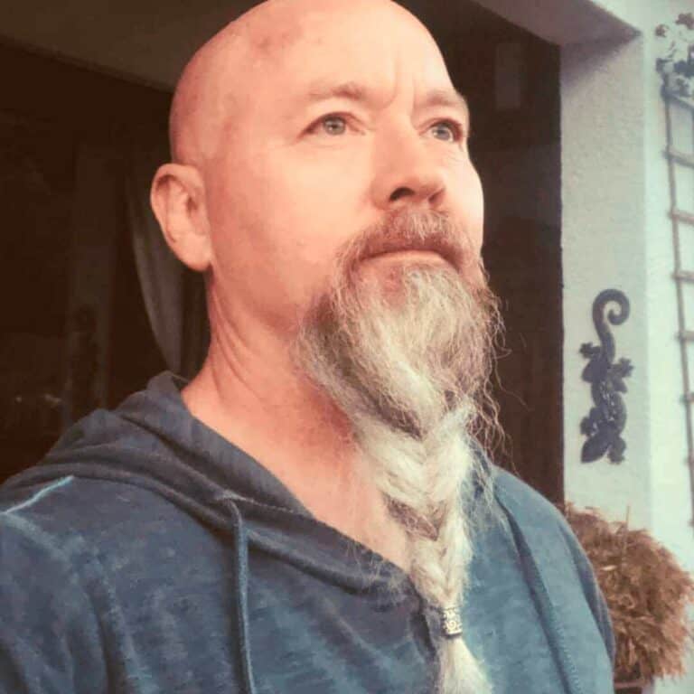 How To Braid A Beard? [Step By Step] - Beardlong