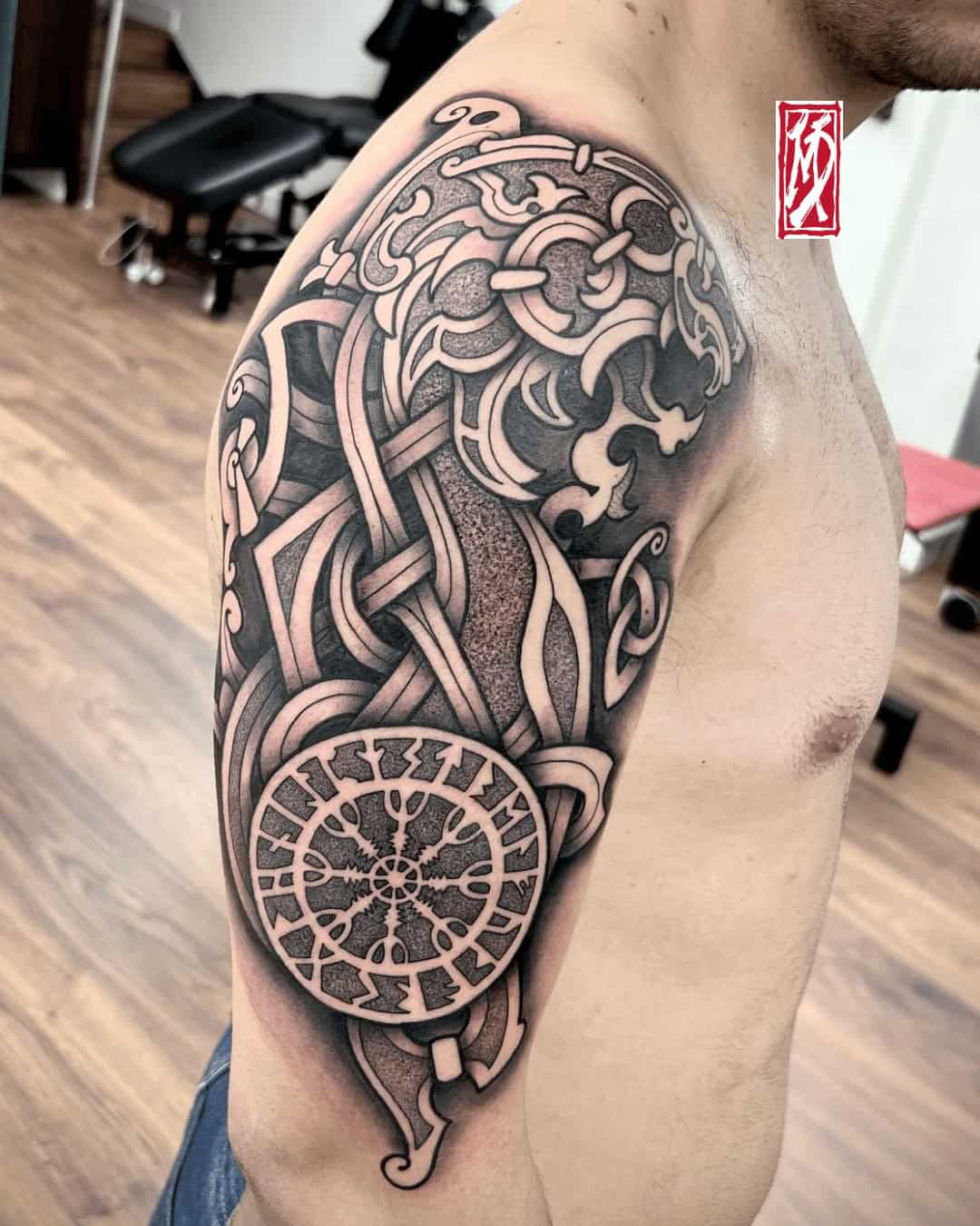 18 Stunning Family Tattoo Ideas That Symbolize Love & Strength - Beardlong