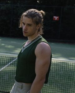 15 Stunning Middle-Part Hairstyles Every Man Should Try - Beardlong